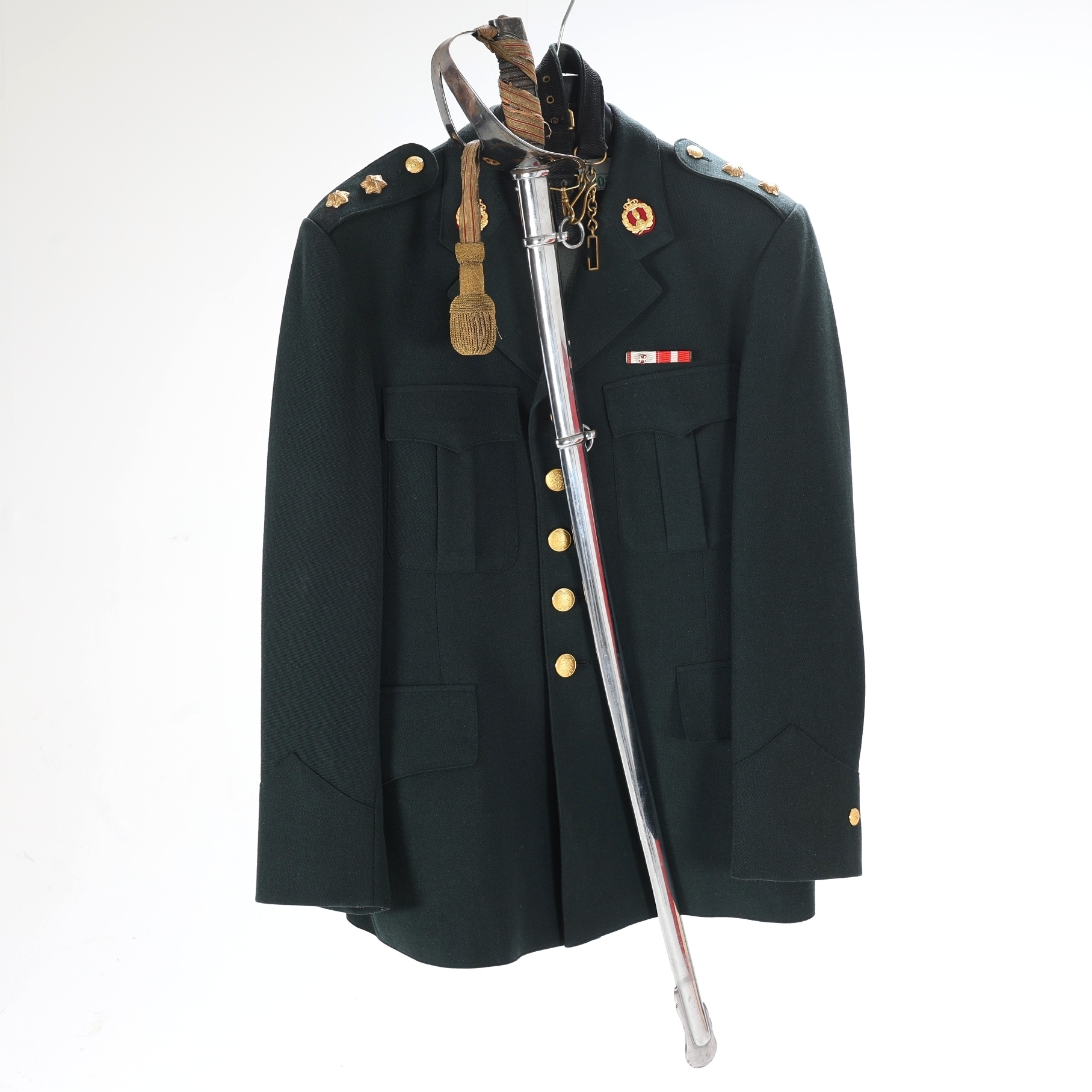 Dansk M69 uniform samt M50 sabel (2) | Lauritz.com