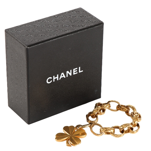 Chanel. Vintage gold bracelet m/ four-leaf clover. 1980s. | Lauritz.com