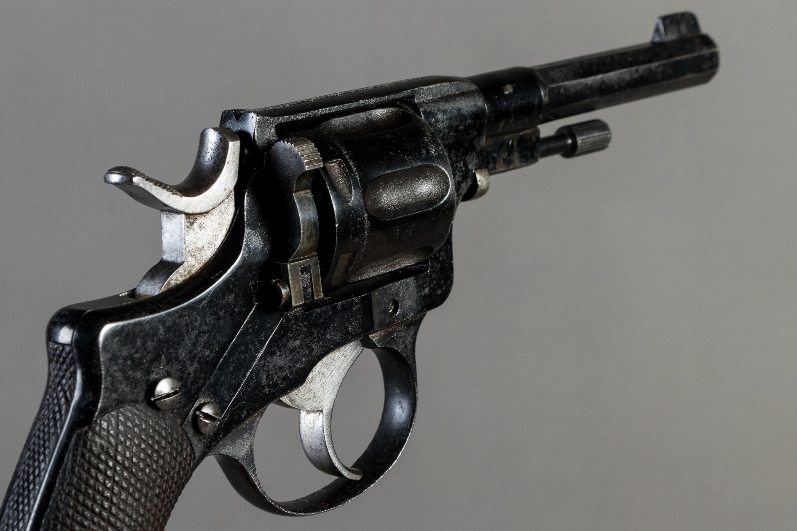 Revolver, Husqvarna Model 1887 kal. 7,5 mm. | Barnebys