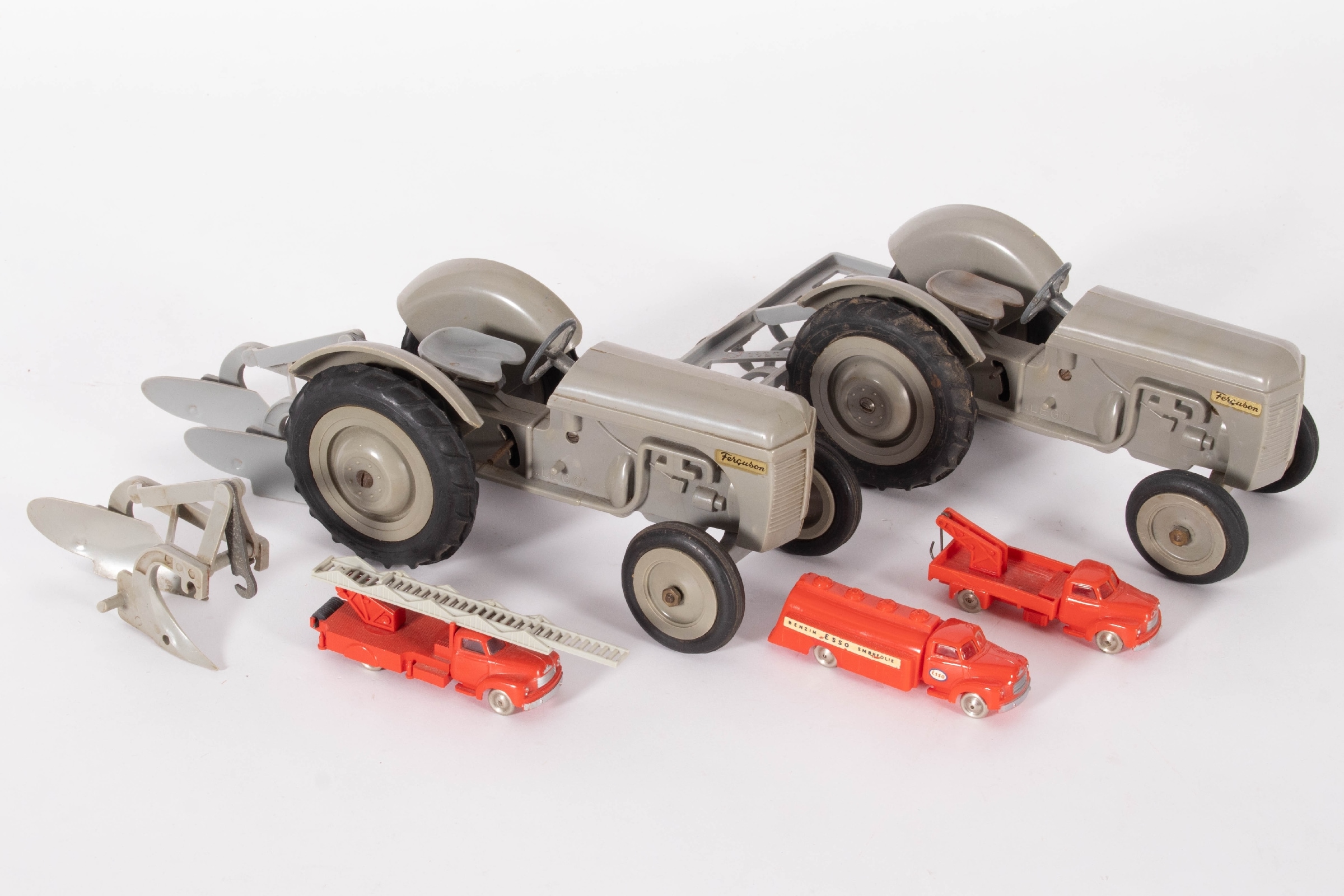 2 stk. Lego Ferguson traktorer, og Lego biler (8) | Lauritz.com