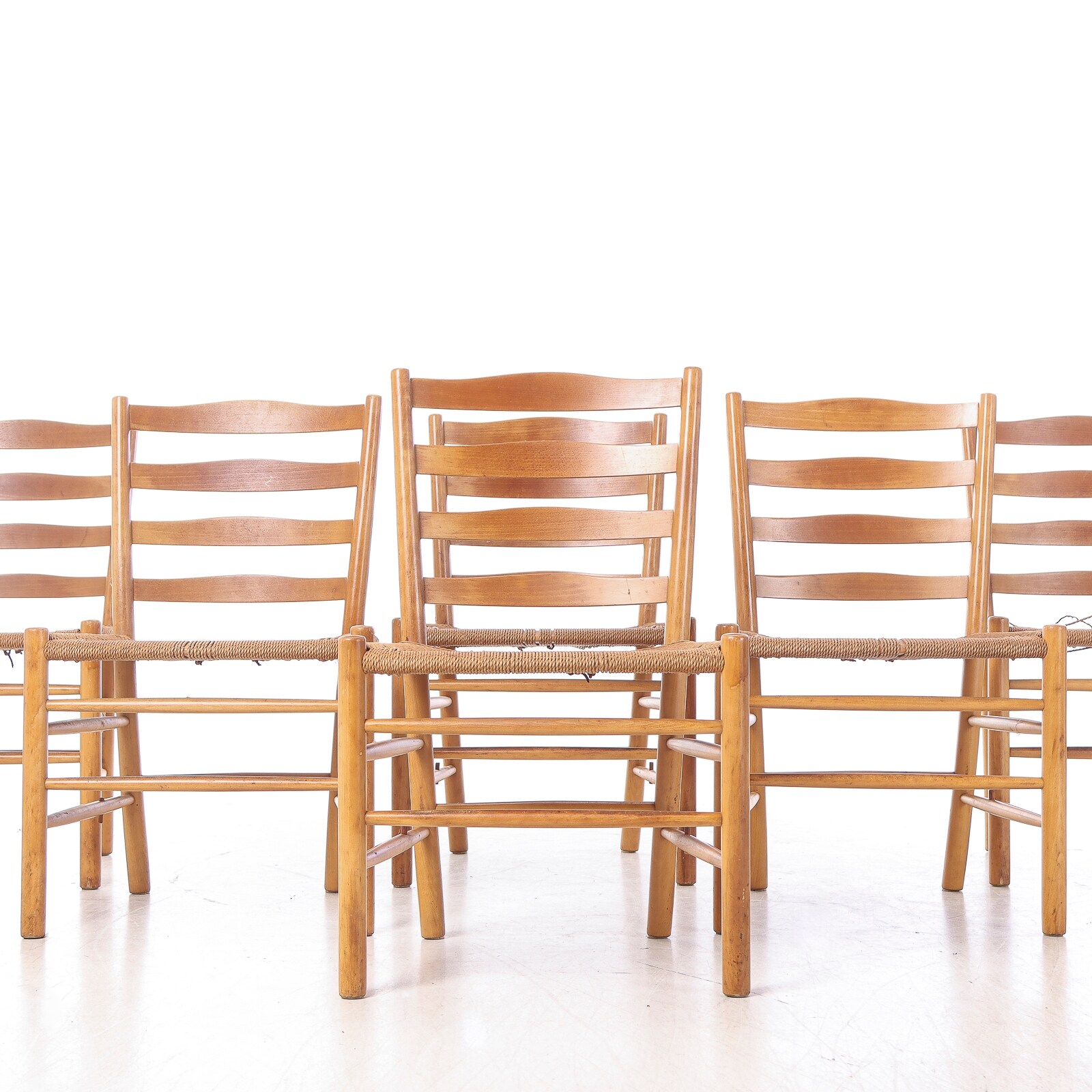 Kaare Klint for Fritz Hansen. Kirkestole. Seks stole af bøg (6 ...