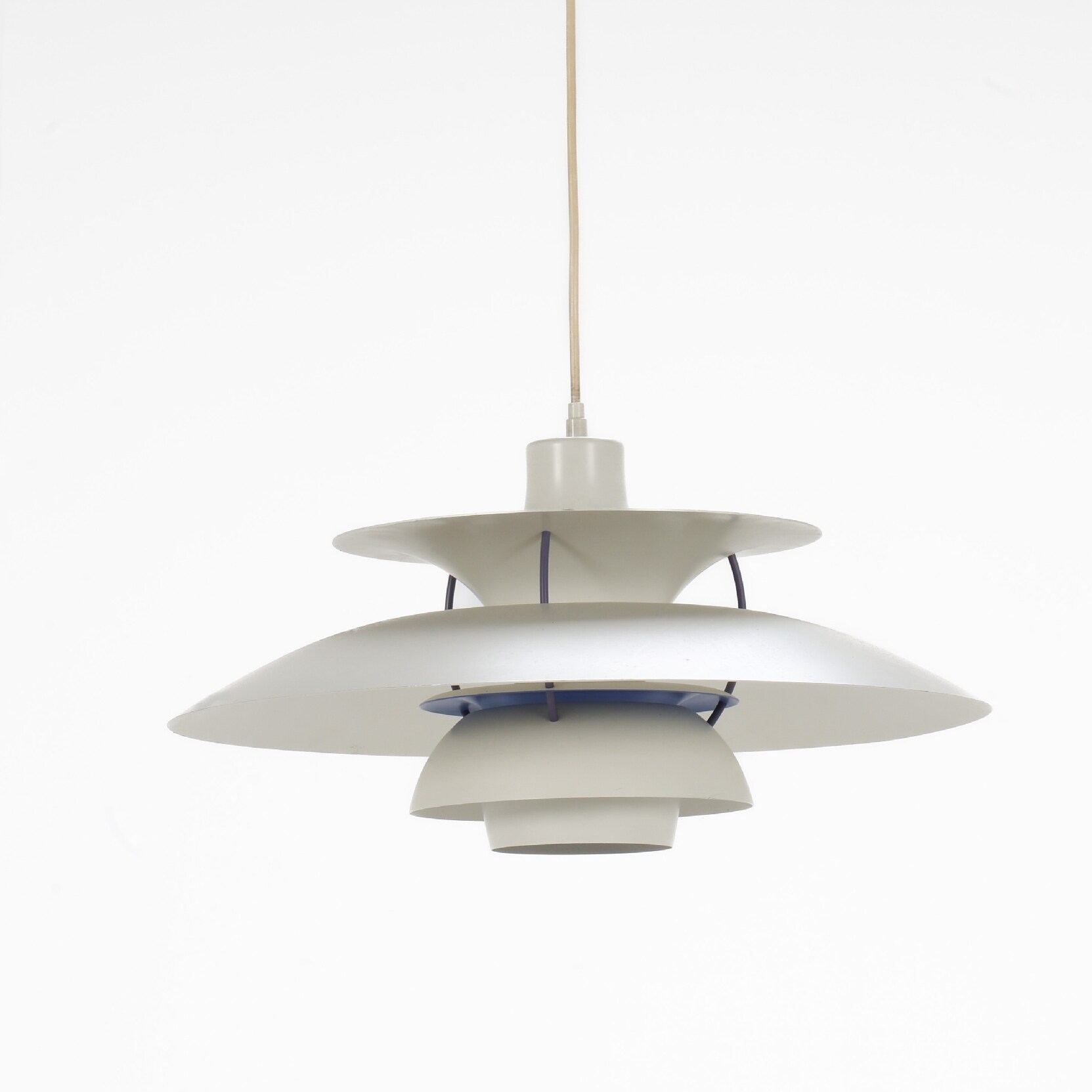 Poul Henningsen: PH5 pendant lamp with shades of white lacquered metal ...