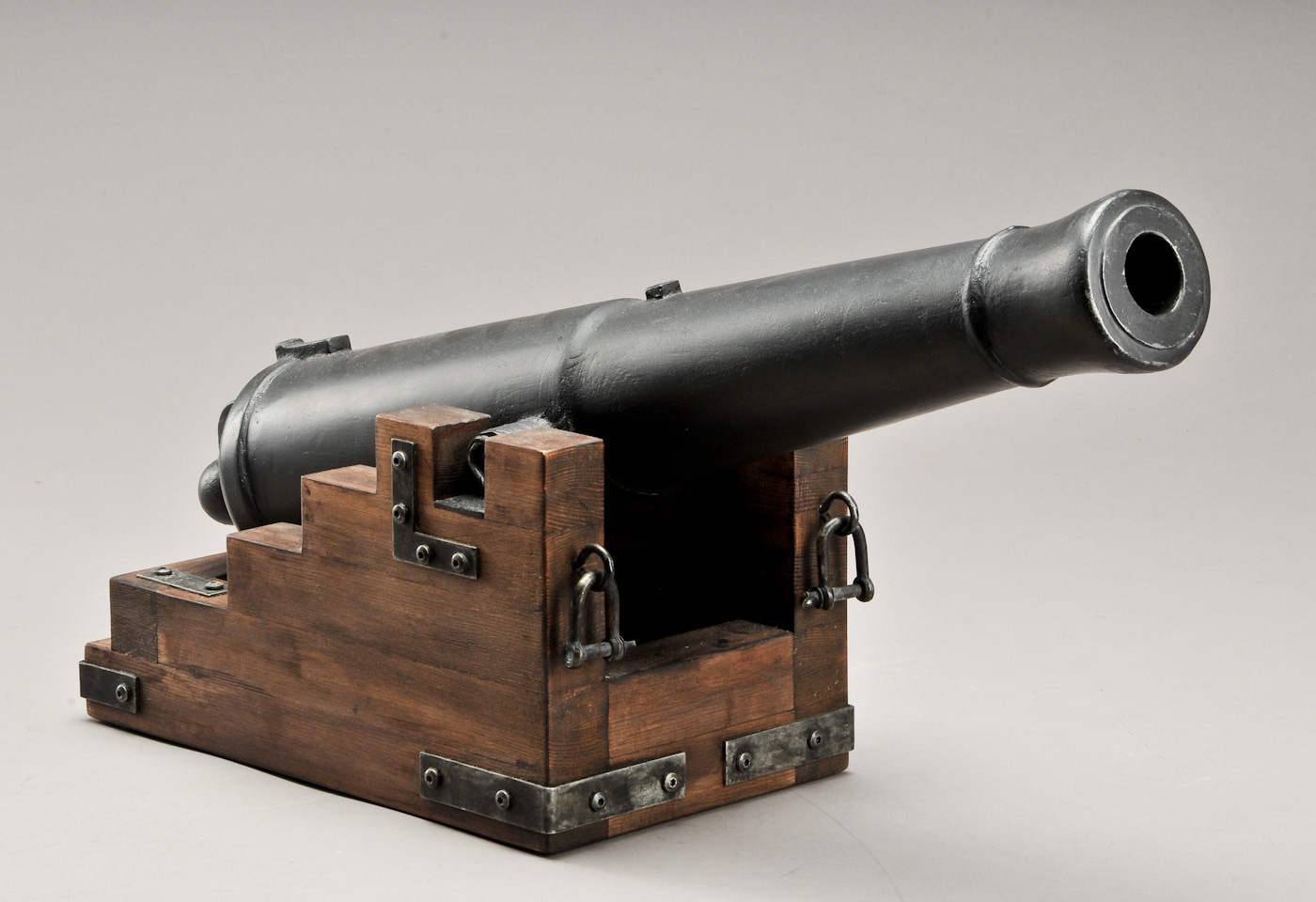 Kanon af støbejern, Totallængde 56 cm. | Lauritz.com