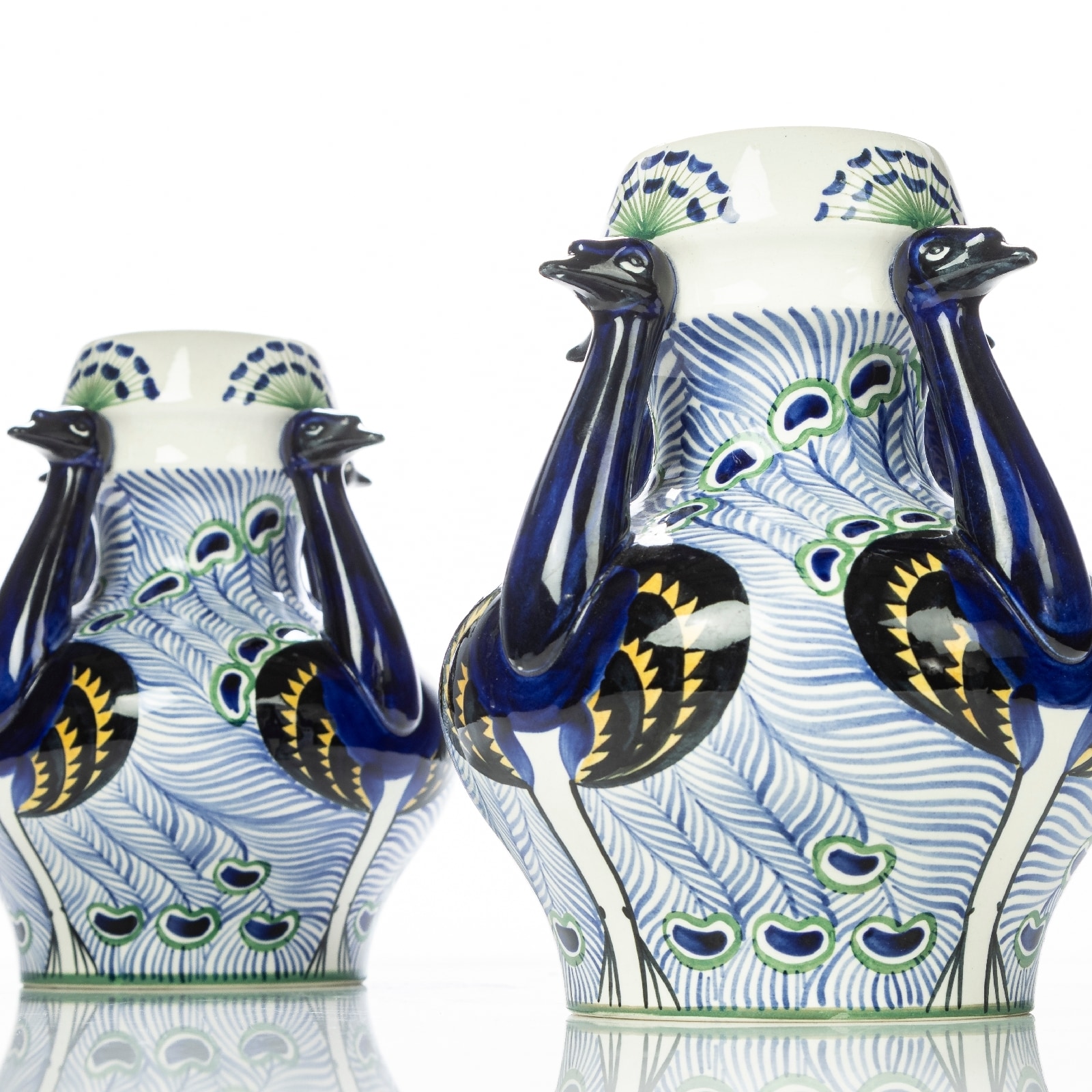 Harald Slott-Møller for Aluminia. Par 'Påfugle' vaser af fajance (2 ...