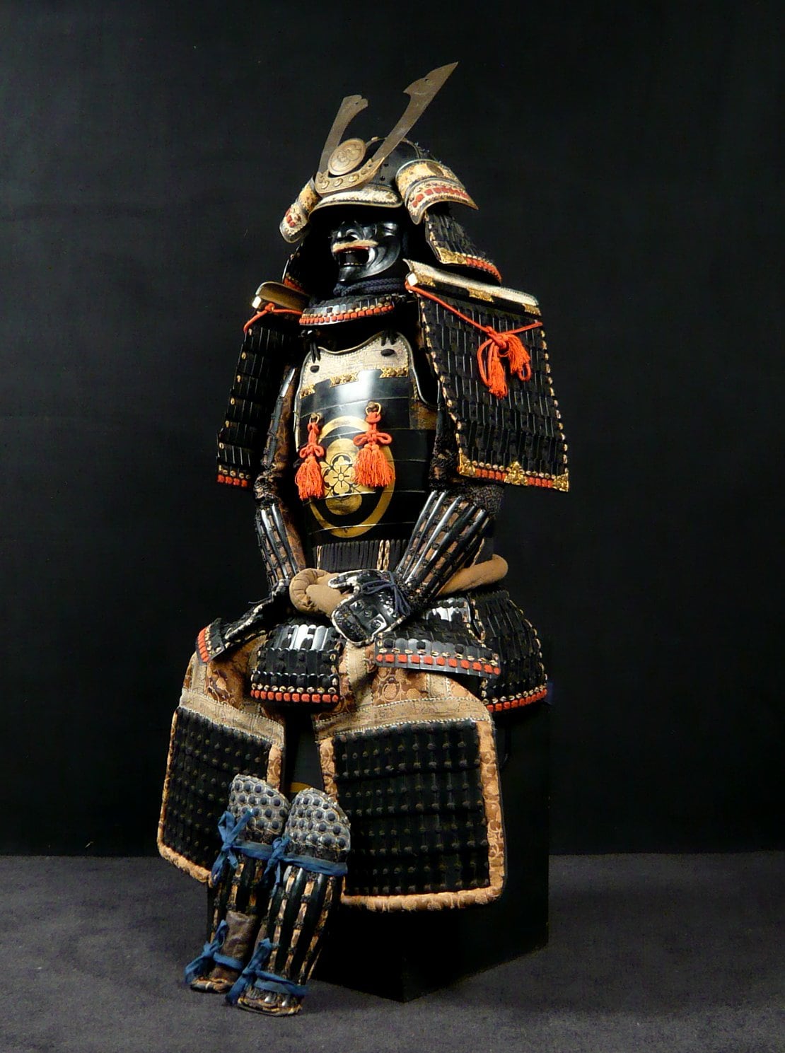 Samurai Rüstung: Gendai Kuro Gusoku Naito Nobunari, Japan | Lauritz.com