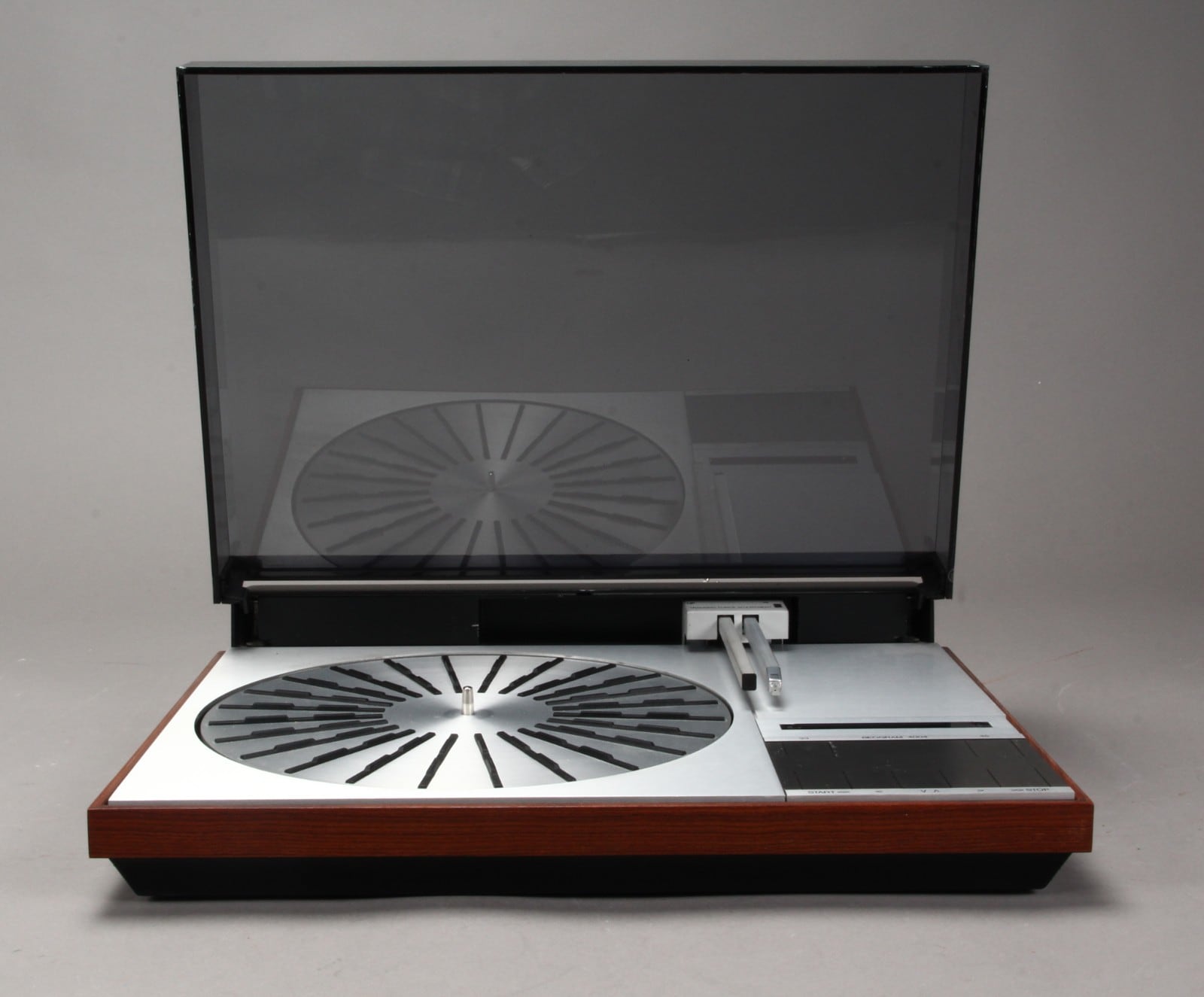 Bang & Olufsen. Beogram 4004 tangential pladespiller | Barnebys