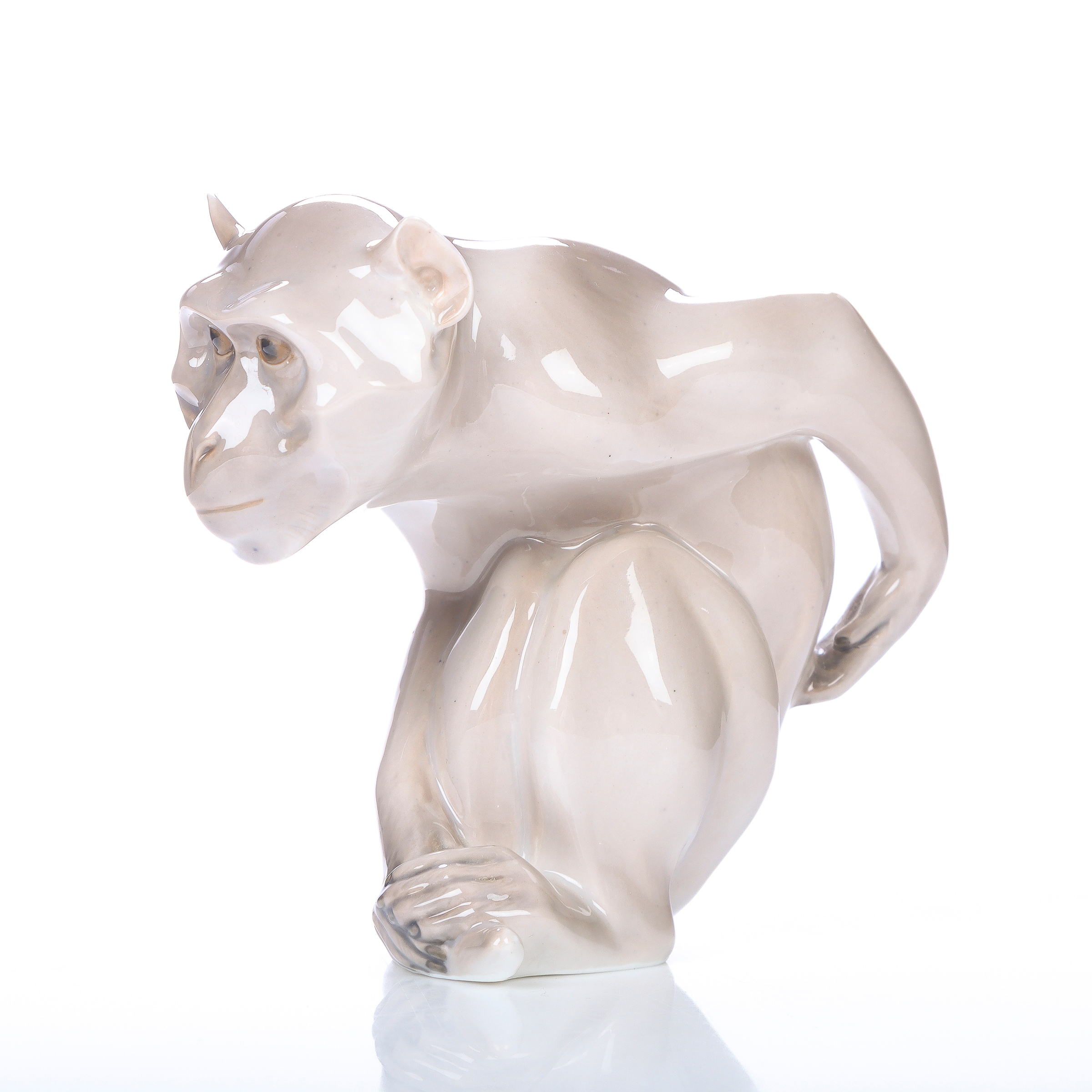 Royal Copenhagen. Figur af porcelæn, 'Abe', model 1454/432 | Lauritz.com