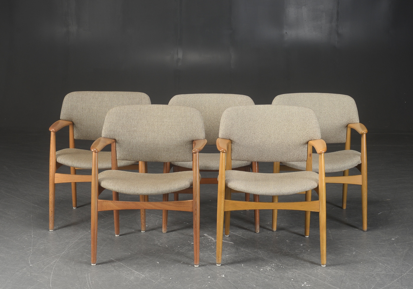 Ejnar Larsen & Axel Bender Madsen.Tre armstole i eg og to i bøg (5 ...