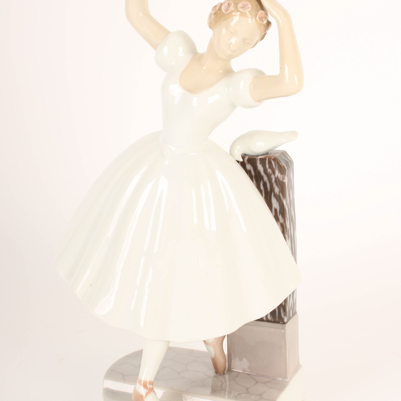 Bing & Grøndahl. Ballerina nr. 2300 | Lauritz.com
