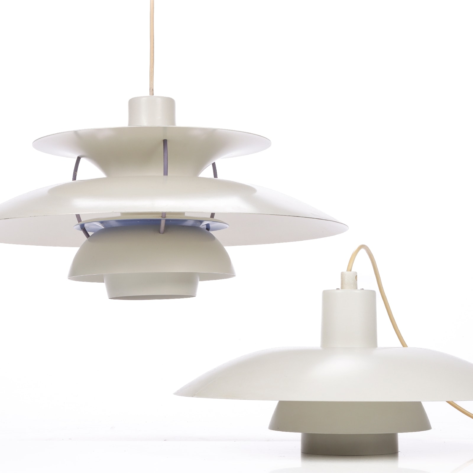 Poul Henningsen for Louis Poulsen. PH5 og PH 4 pendler, hvide (2 ...