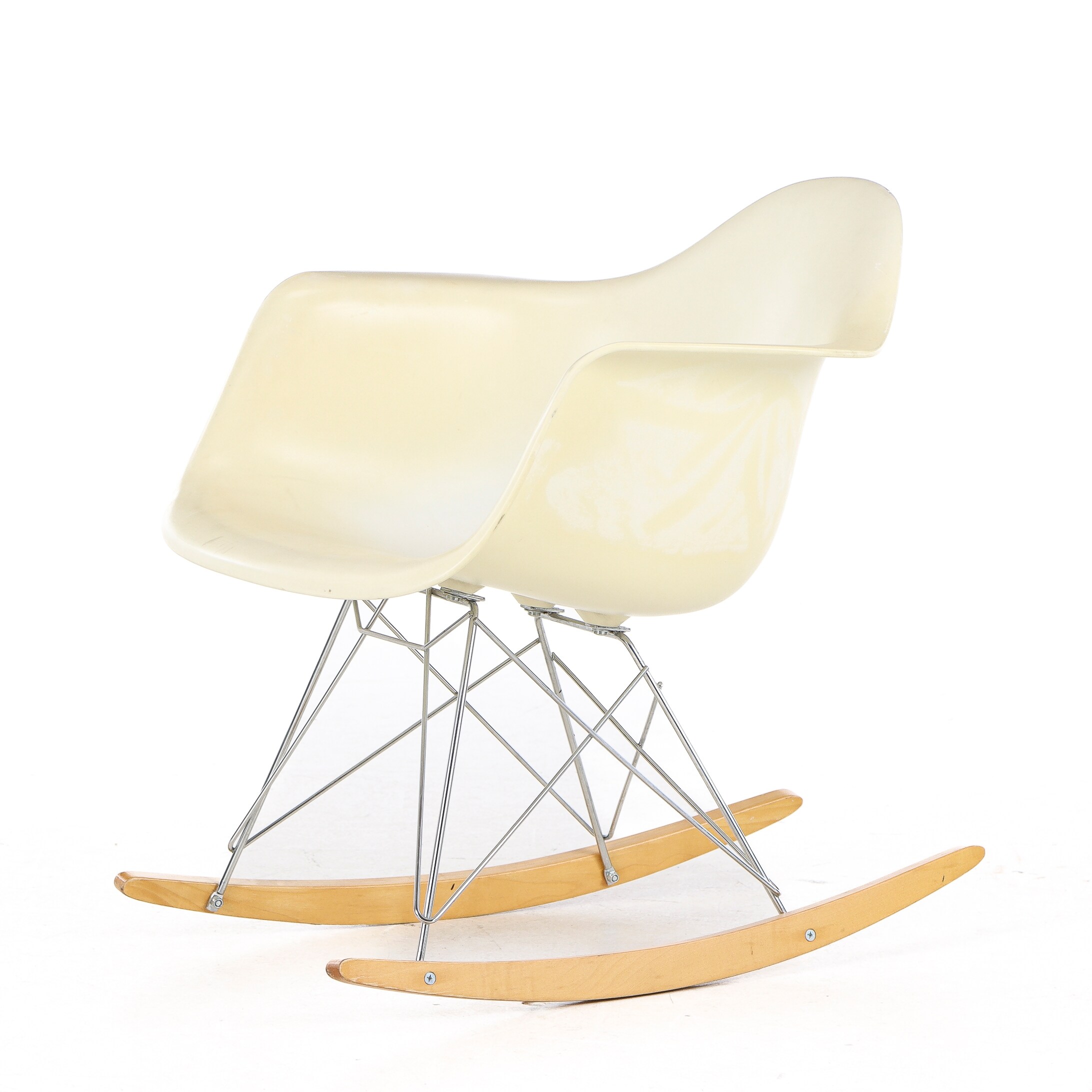 Charles Eames. Rocking chair, 'Rocker', model 'RAR' | Lauritz.com