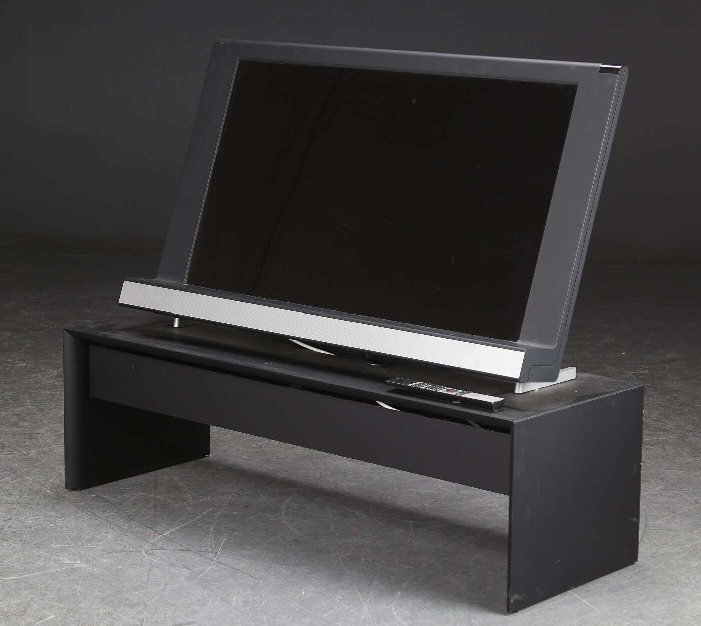 Bang og Olufsen. BeoVision 8-40 med B&O kabinet type 4658 | Barnebys