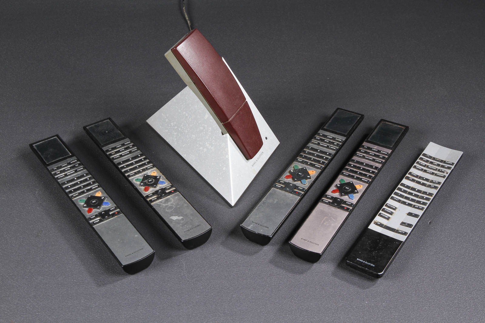 Bang & Olufsen. Telefon og fjernbetjeninger | Barnebys
