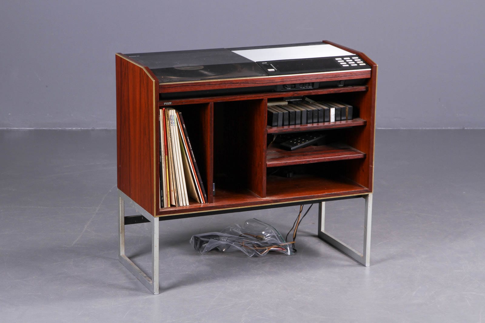 Bang & Olufsen. Stereobænk af palisander, Beocenter 7000 | Barnebys