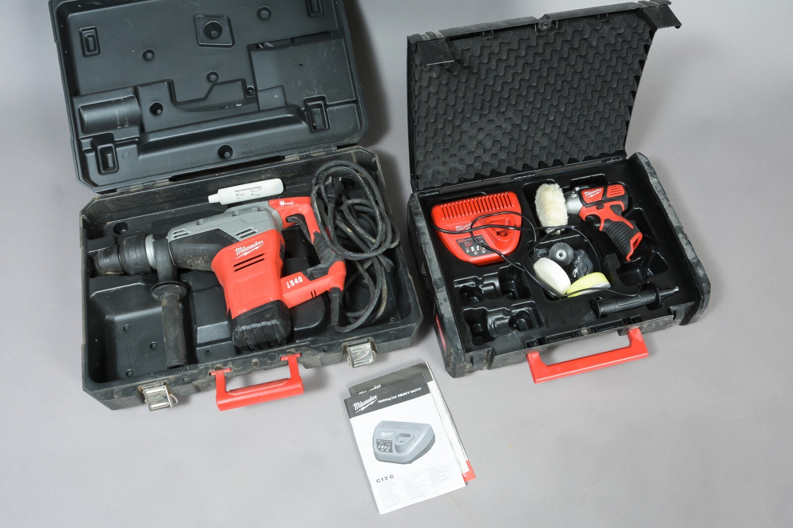 Milwaukee, 2 kasser med maskine & pudser (2) (løbenr. 3 og 4) | Lauritz.com