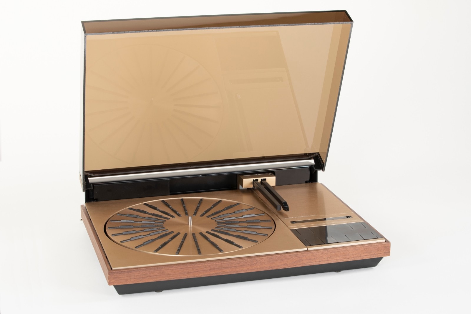 Bang & Olufsen. Iconic Beogram 4000c turntable, to benefit of ...