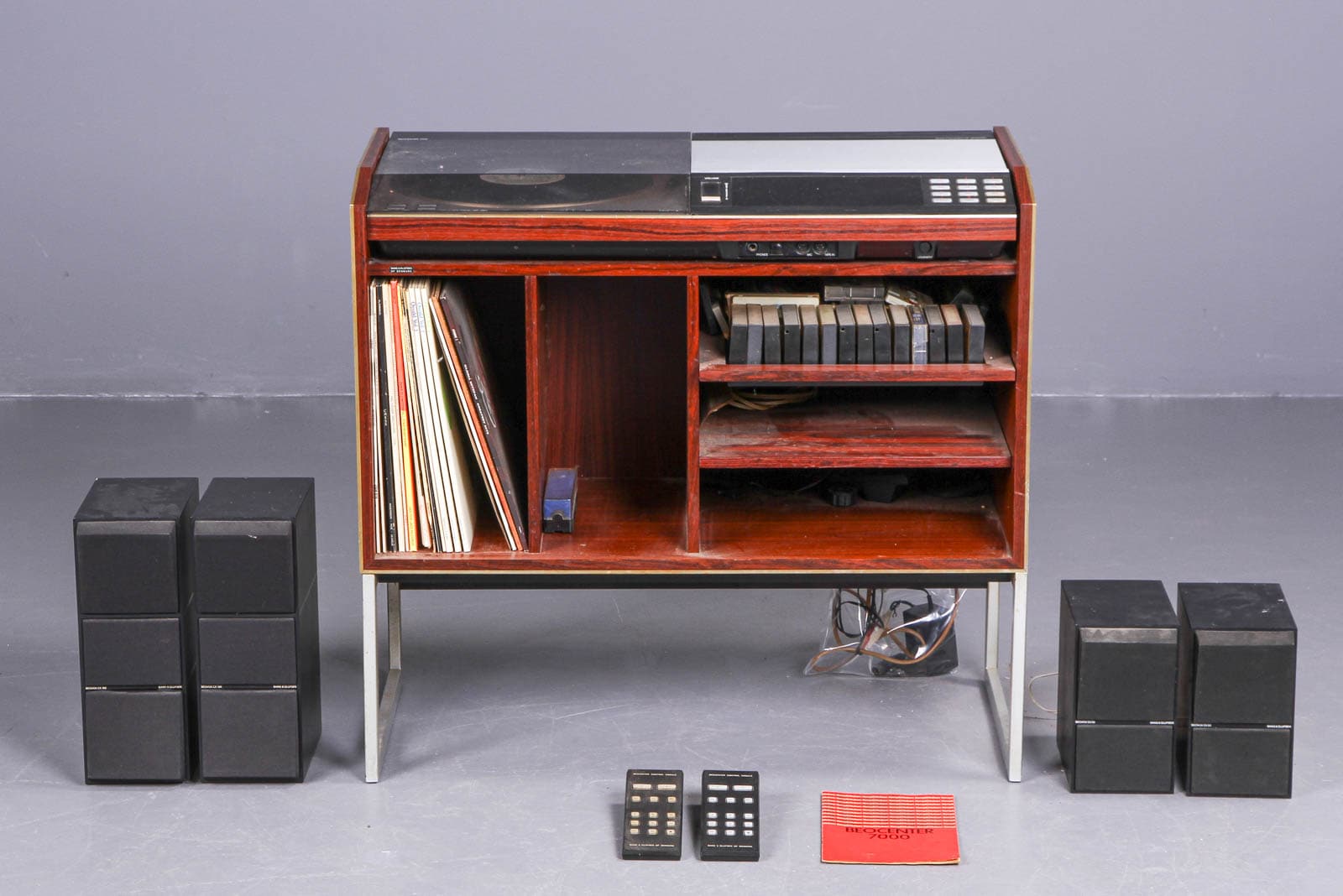 Bang & Olufsen. Stereoanlæg/bænk af palisander, Beocenter 7000, CX50 ...