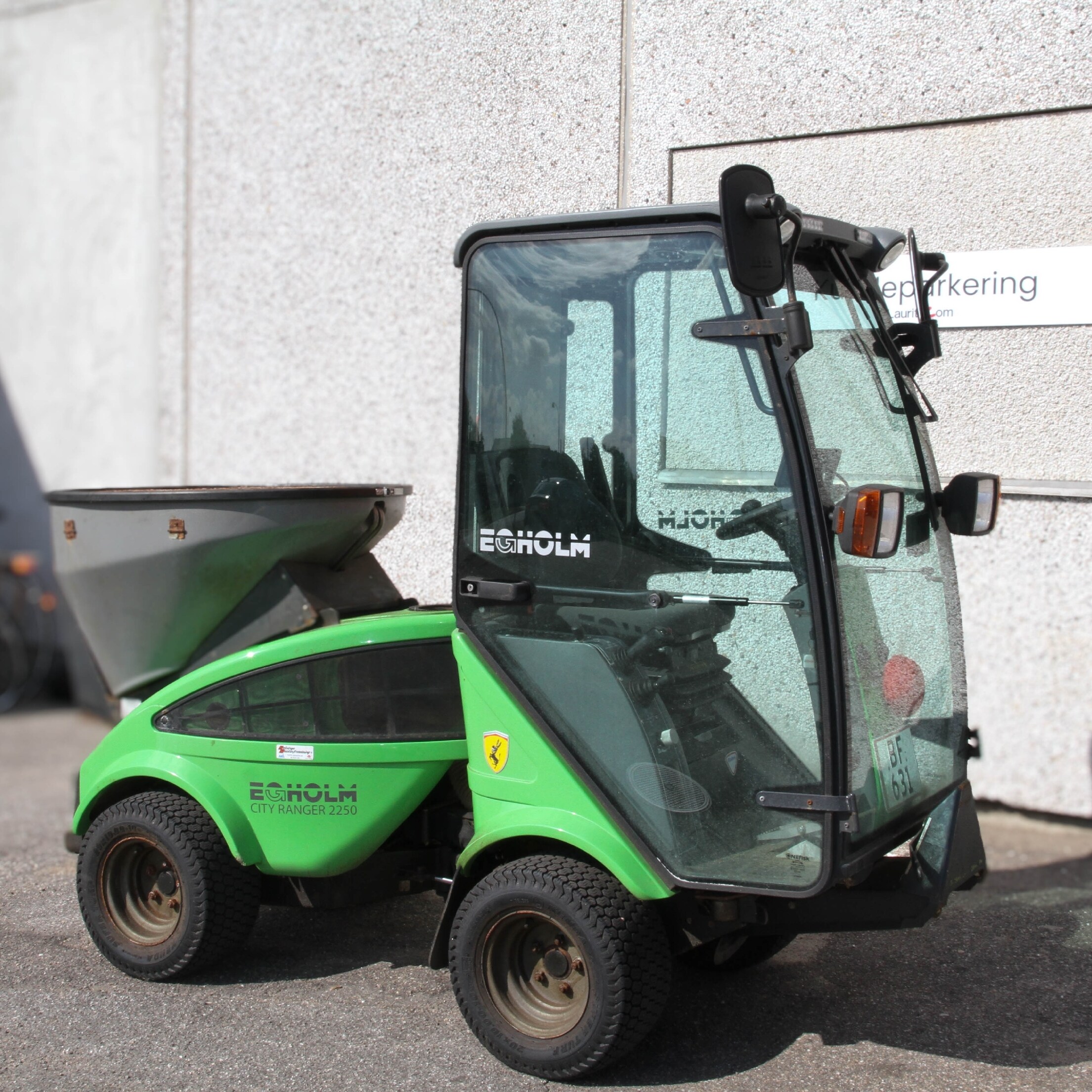 Egholm/nilfisk. Redskabsbærer model City Ranger 2250 samt div. Tilbehør ...