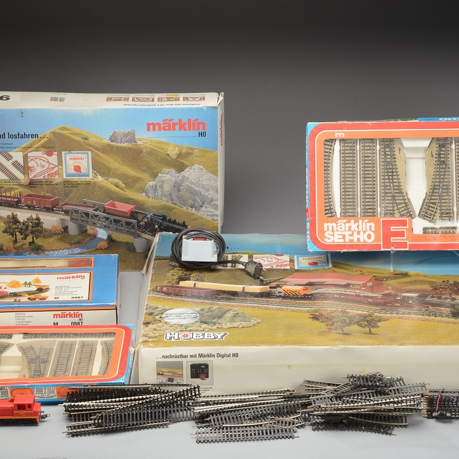 Samling Märklin tog i form af sæt med lokomotiver, vogne samt ...