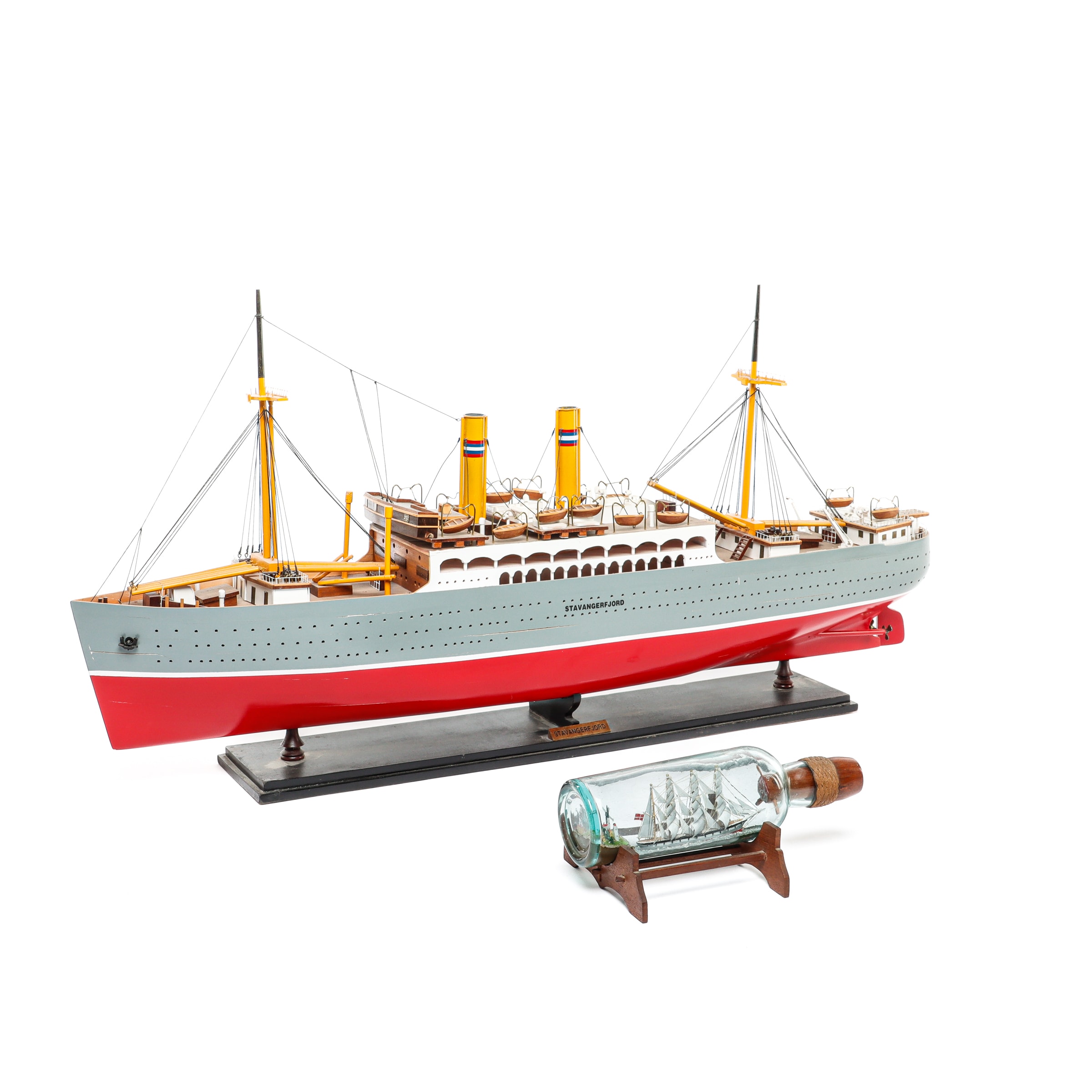 Modelskib og flaskeskib. (2) | Lauritz.com