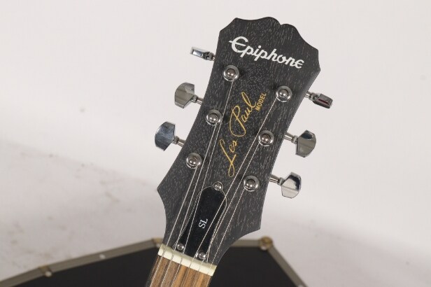 Epiphone Les Paul Electric Guitar and Warwick Casket (2) | Lauritz.com
