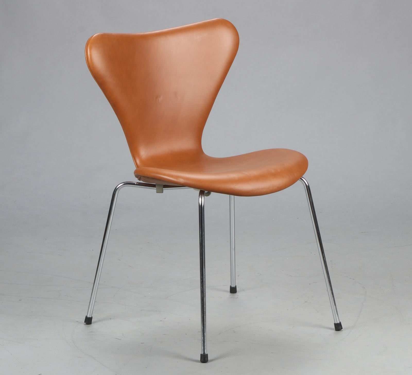 Arne Jacobsen. 'Syveren' stol model 3107 | Lauritz.com