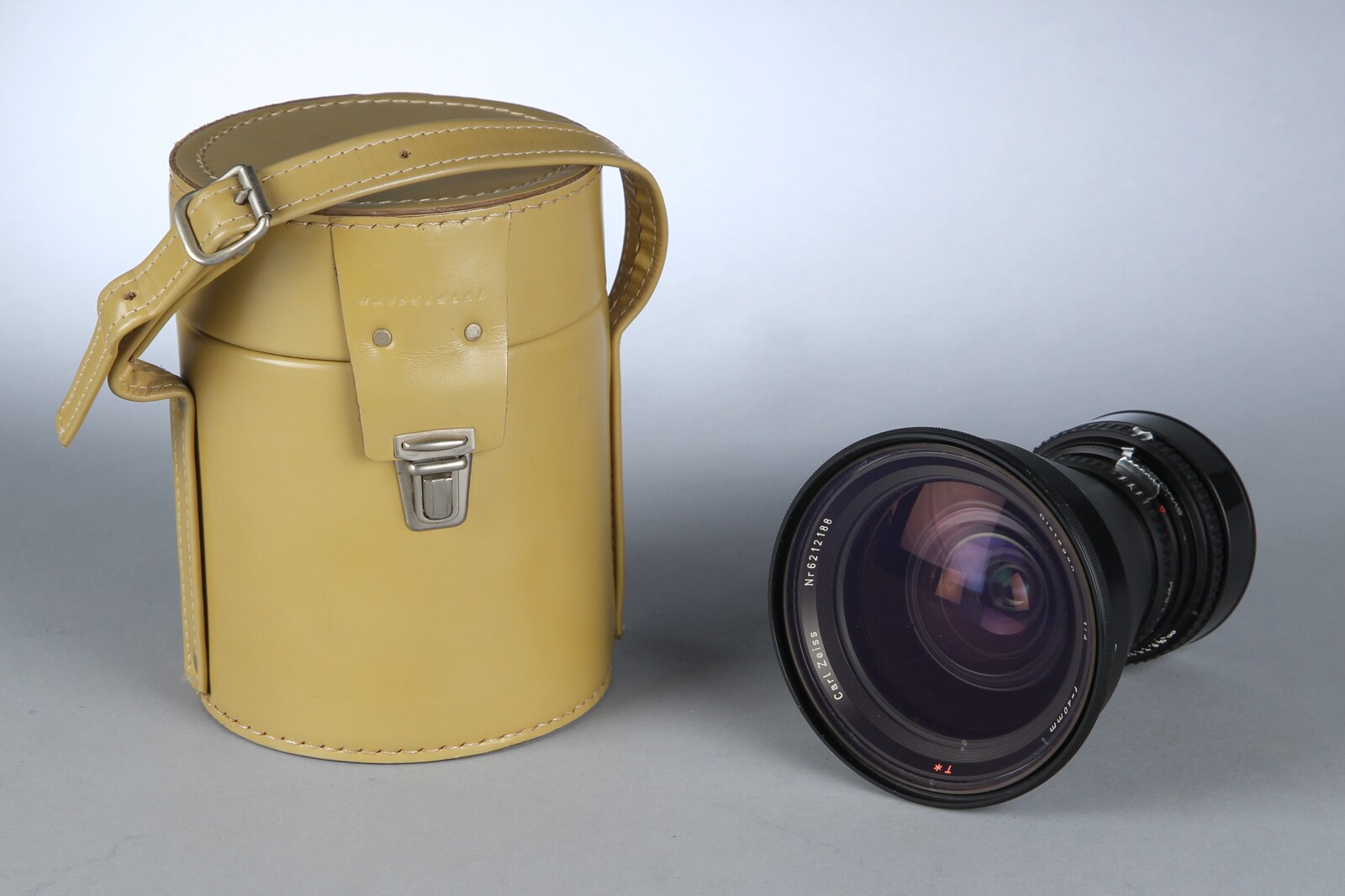 Carl Zeiss for Hasselblad. Linse med original taske | Lauritz.com