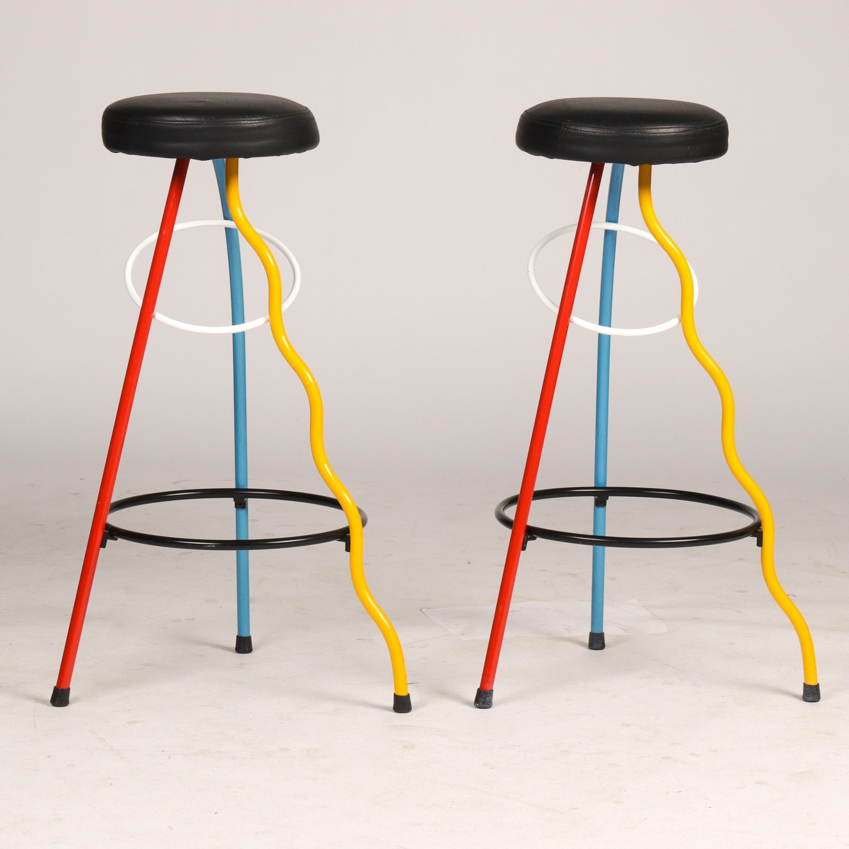 Javier Mariscal. A pair of barstools, model 'Duplex' from the 80s ...