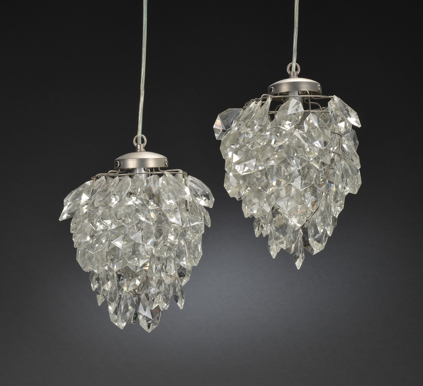 Et par prisme loft lamper med stel af metal. | Lauritz.com