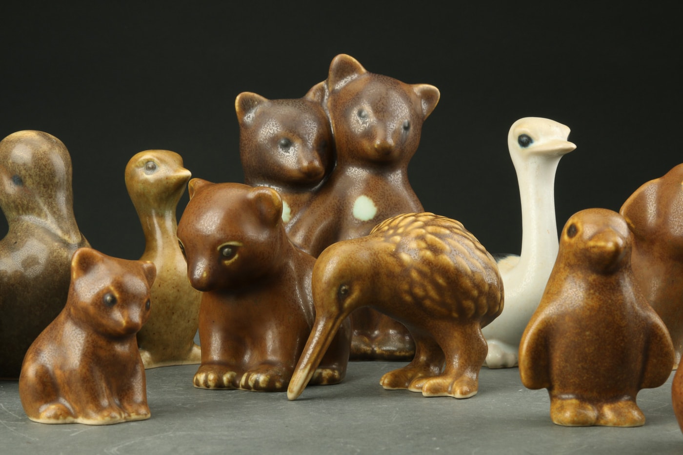 Knud Basse. Samling figurer af stentøj (13) | Lauritz.com