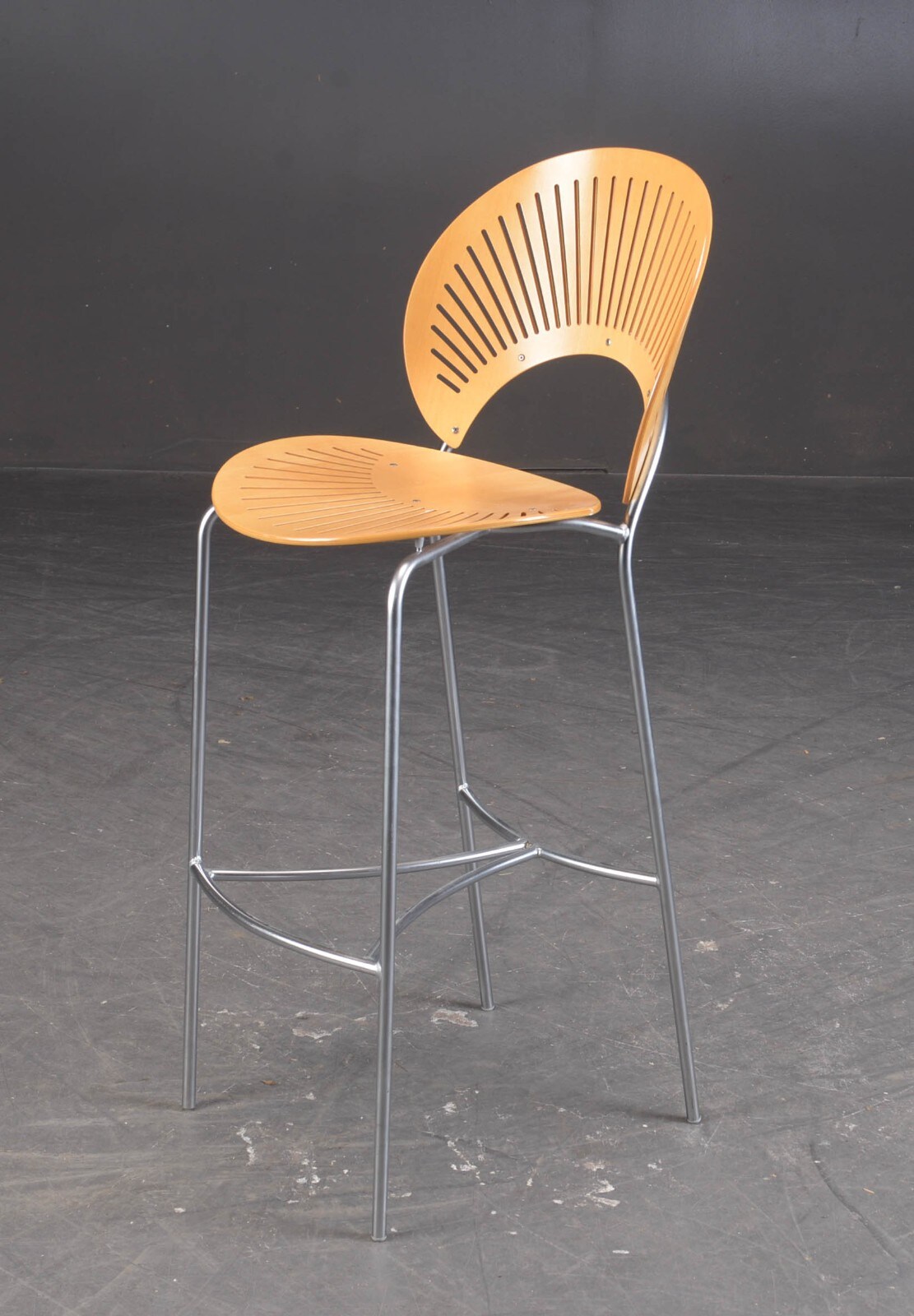 Nanna Ditzel. Trinidad barstol, model 3300, kirsebær | Lauritz.com