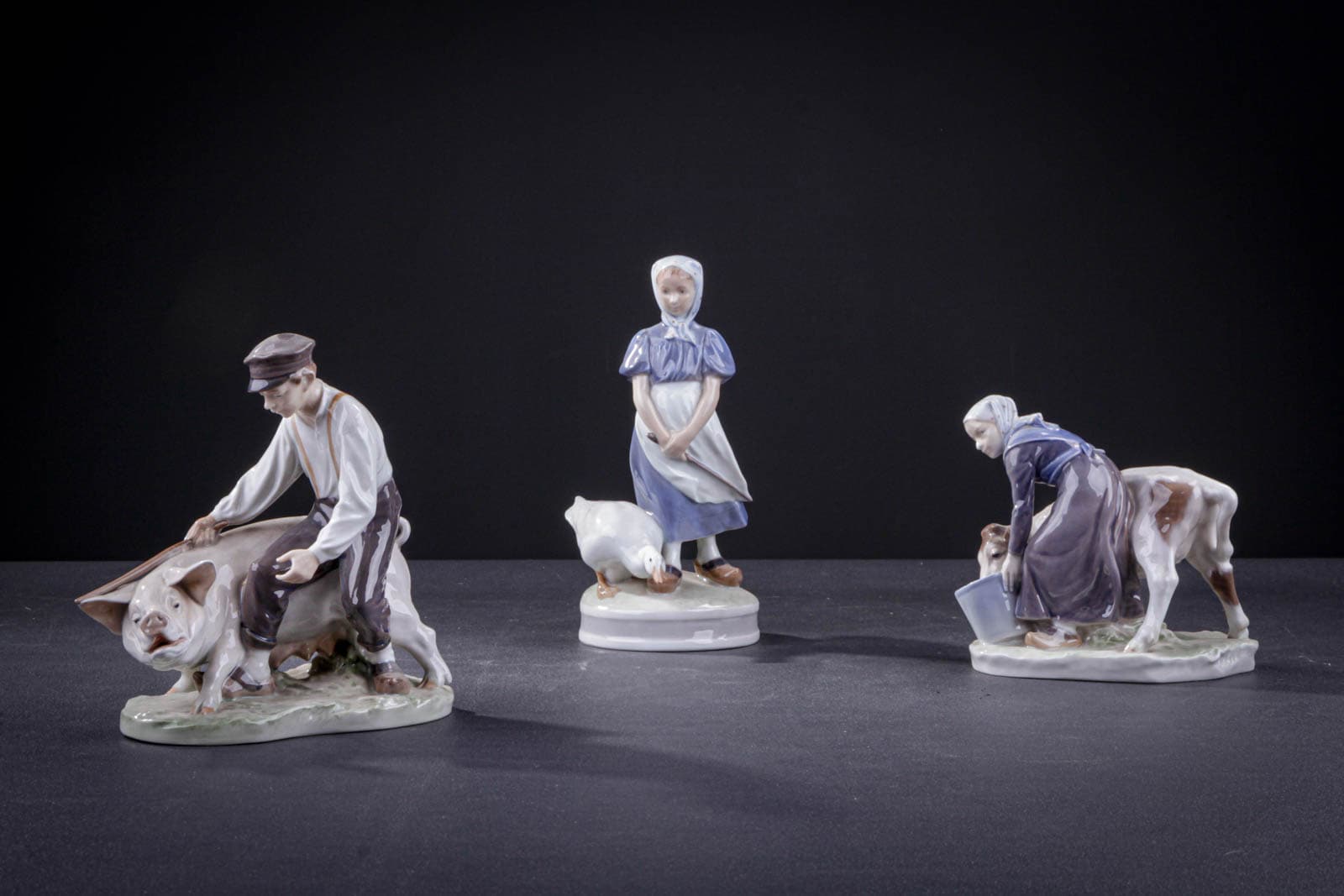 Royal Copenhagen figurer med personer og dyr (3) | Barnebys