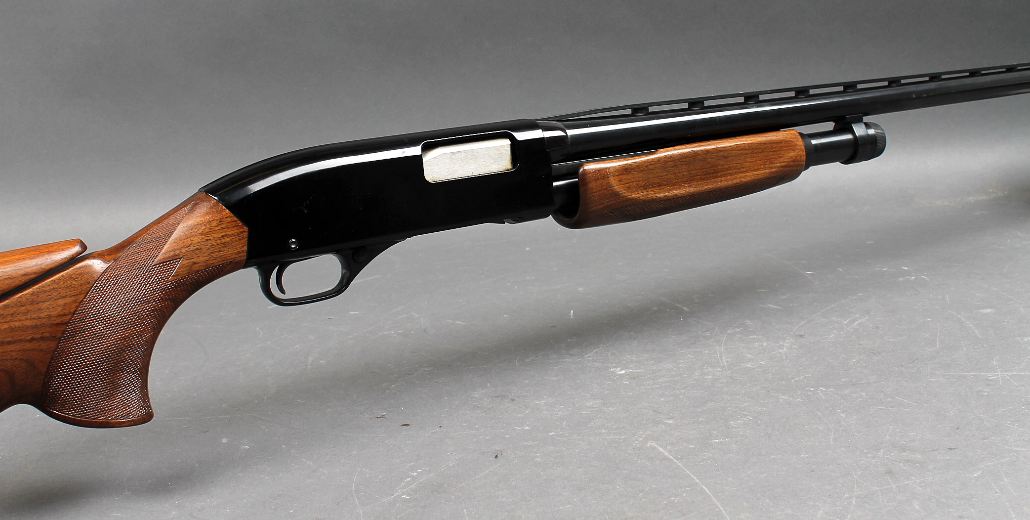 Jagtgevær Winchester PumpGun Model M-120 i kaliber 12-76Magnum Denne ...