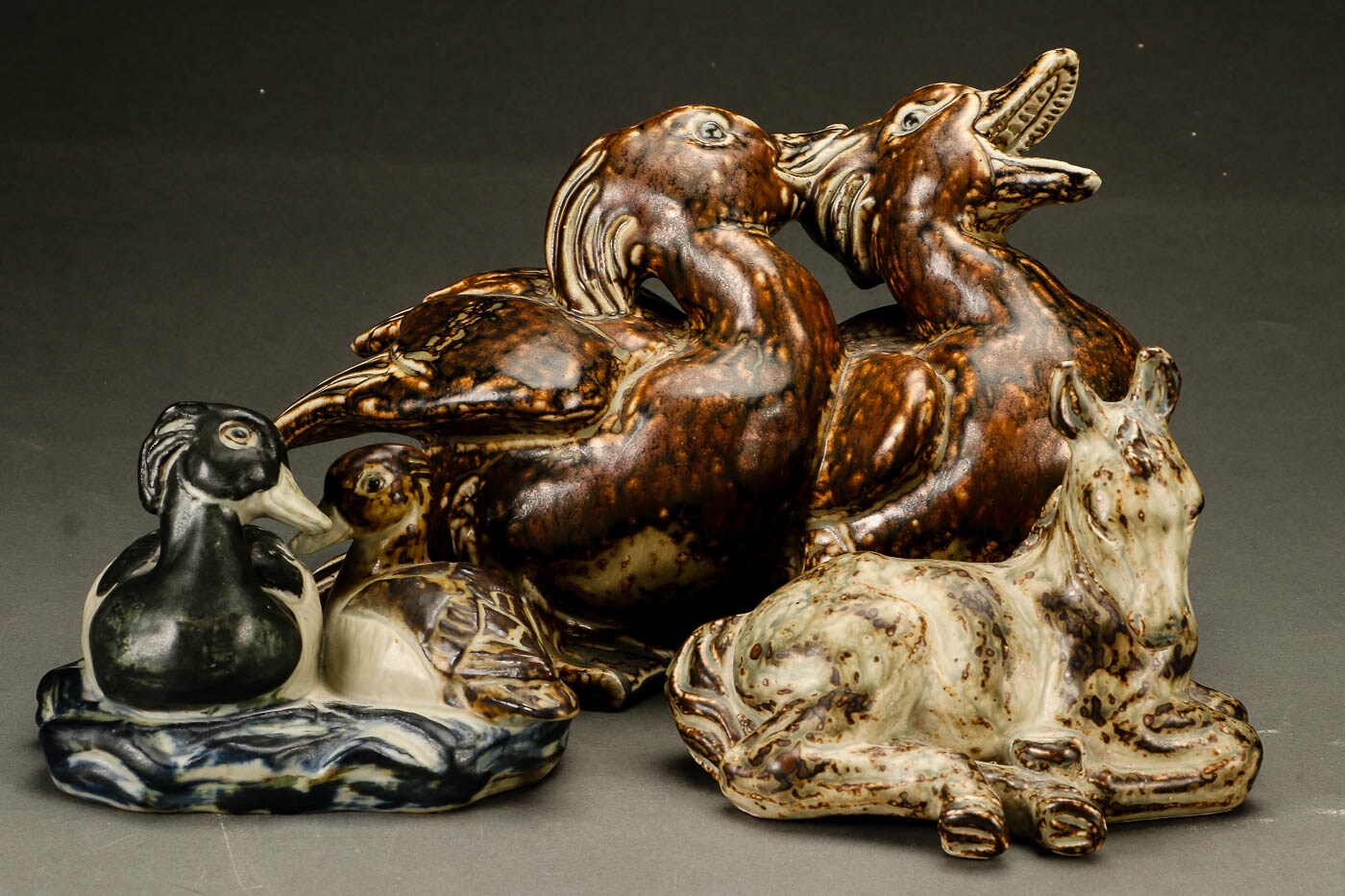 Knud Kyhn for Royal Copenhagen. Tre figurer af stentøj (3) | Lauritz.com