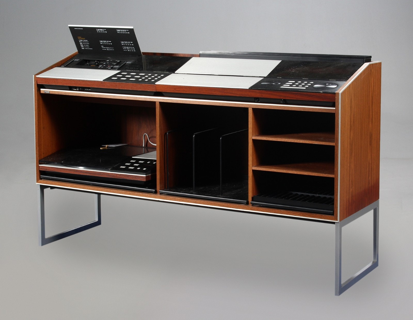 Bang & Olufsen. Beocord 8004, Beomaster 8000, Beogram 8002 + stereobænk ...