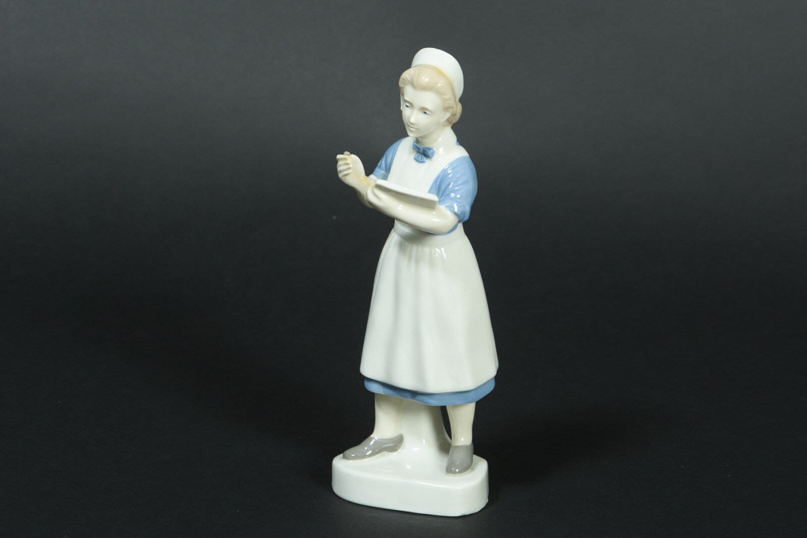 Porzellanfabrik Carl Scheidig GDR. Sygeplejerske, figur, porcelæn ...