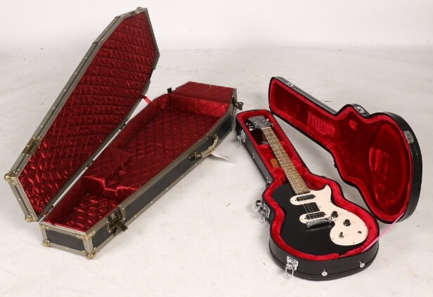Epiphone Les Paul Electric Guitar and Warwick Casket (2) | Lauritz.com