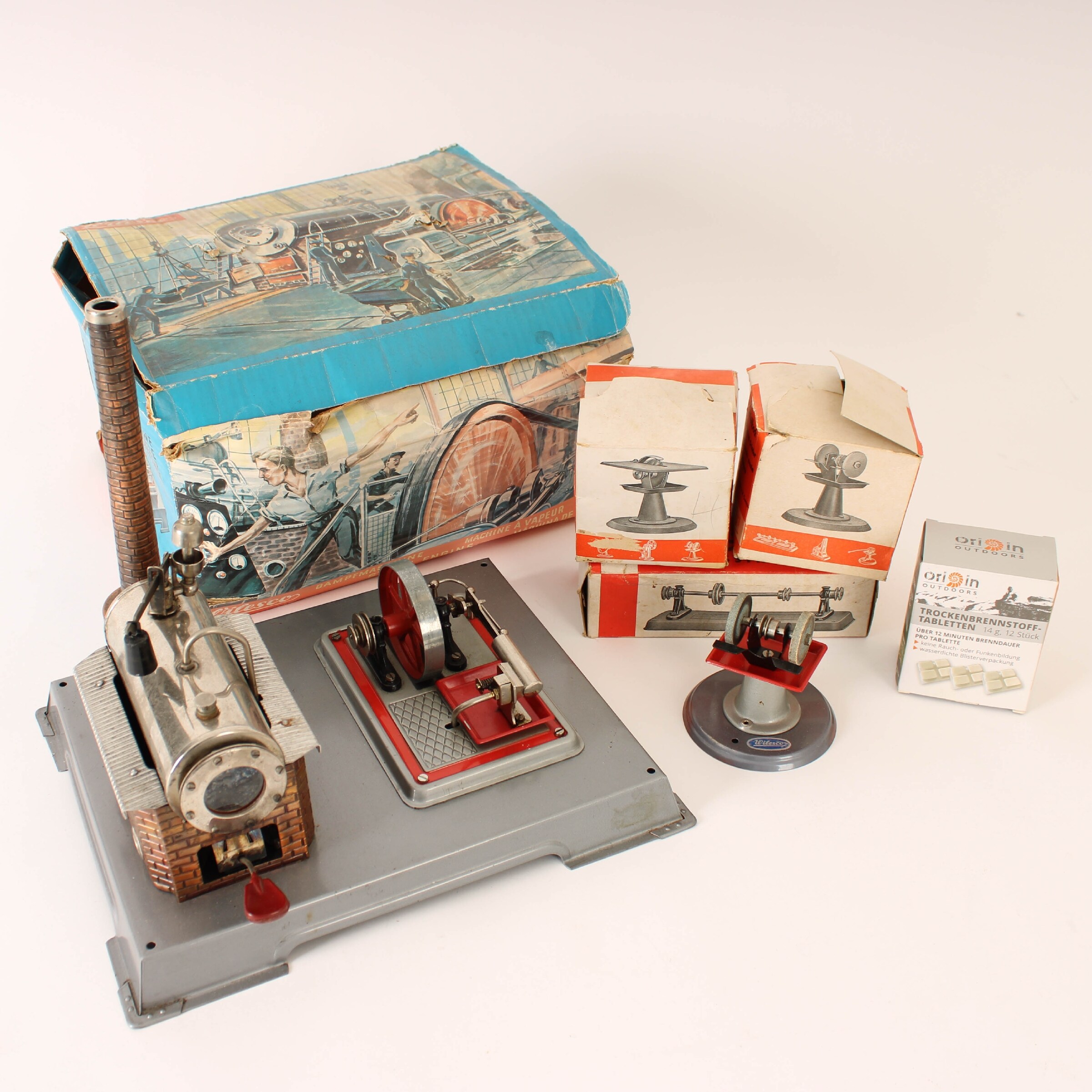 Wilesco. Dampmaskine model D12 i original æske samt tilbehør. (5 ...