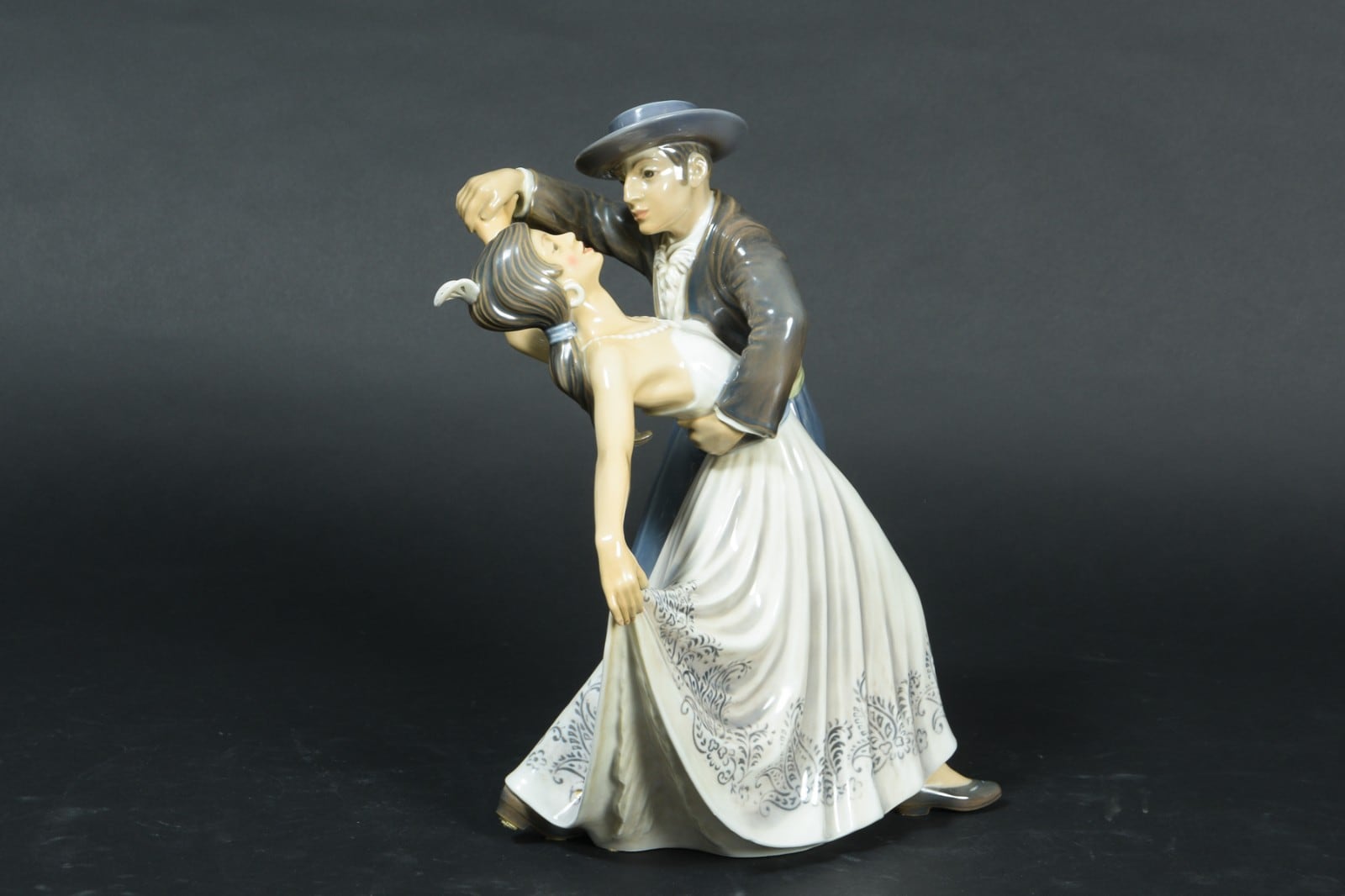 J. P. Dahl-Jensen. 'Bolero' spanske dansere, figur, nr. 1293 2. sort ...
