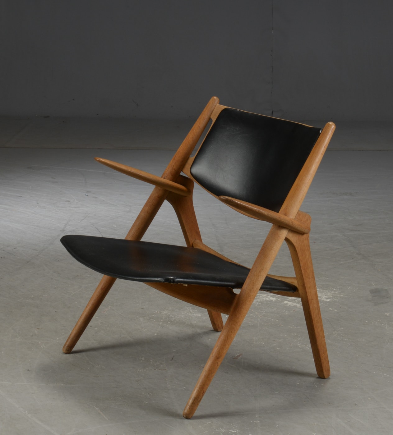 Hans J. Wegner. 'Savbuk' stol, model CH28 | Lauritz.com