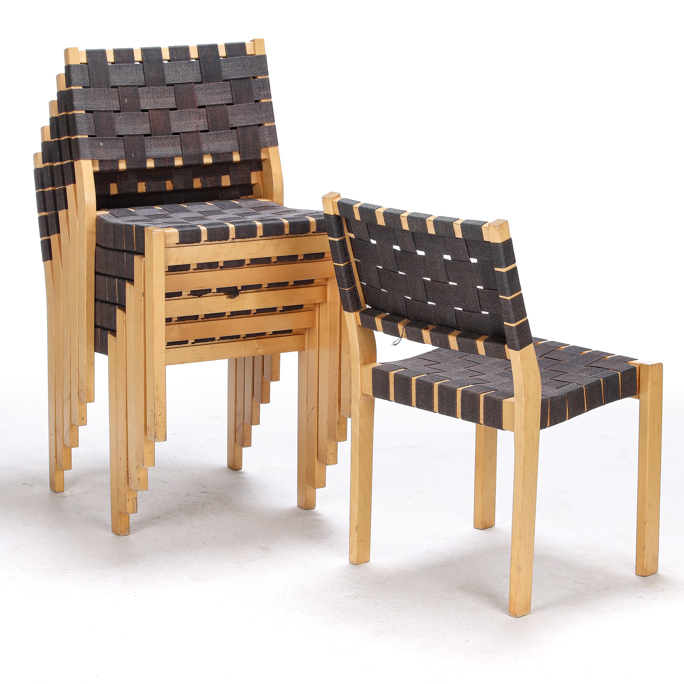 Alvar Aalto. Six dining chairs / stacking chairs, model 611 (6 ...