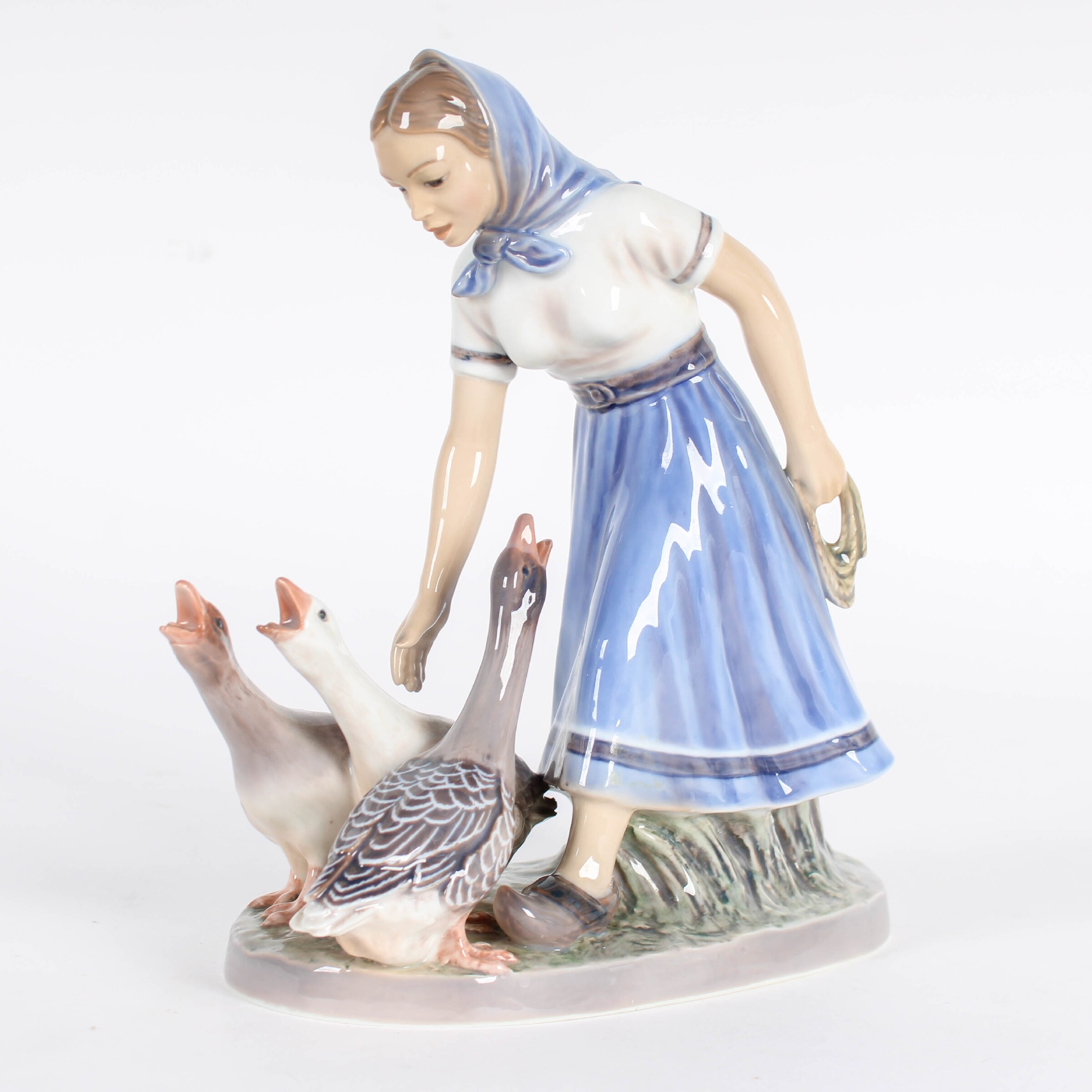 J. P. Dahl Jensen. 'Gåsepige', figur, nr. 1296 | Lauritz.com