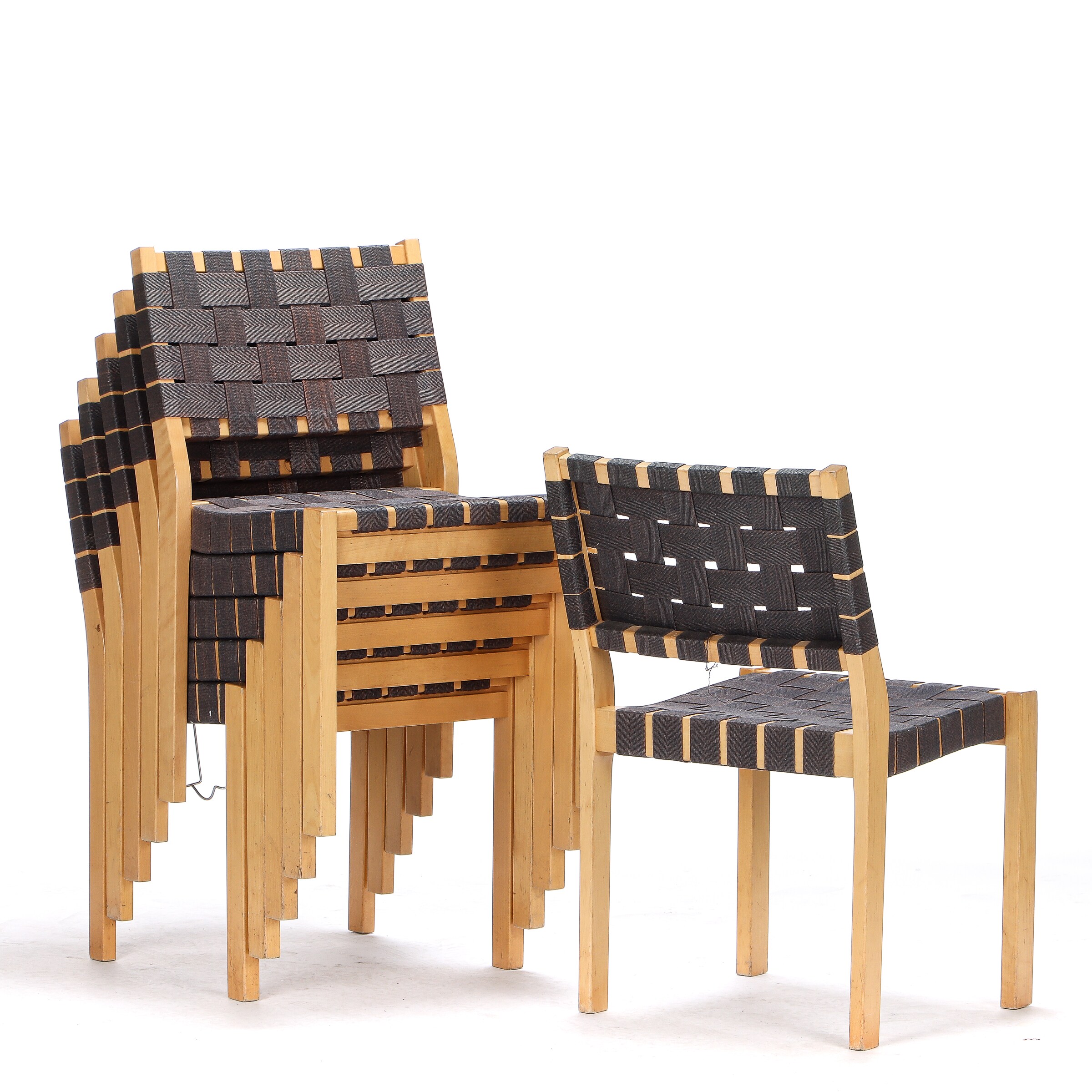 Alvar Aalto. Seks spisestole / stabelstole, model 611 (6) | Lauritz.com