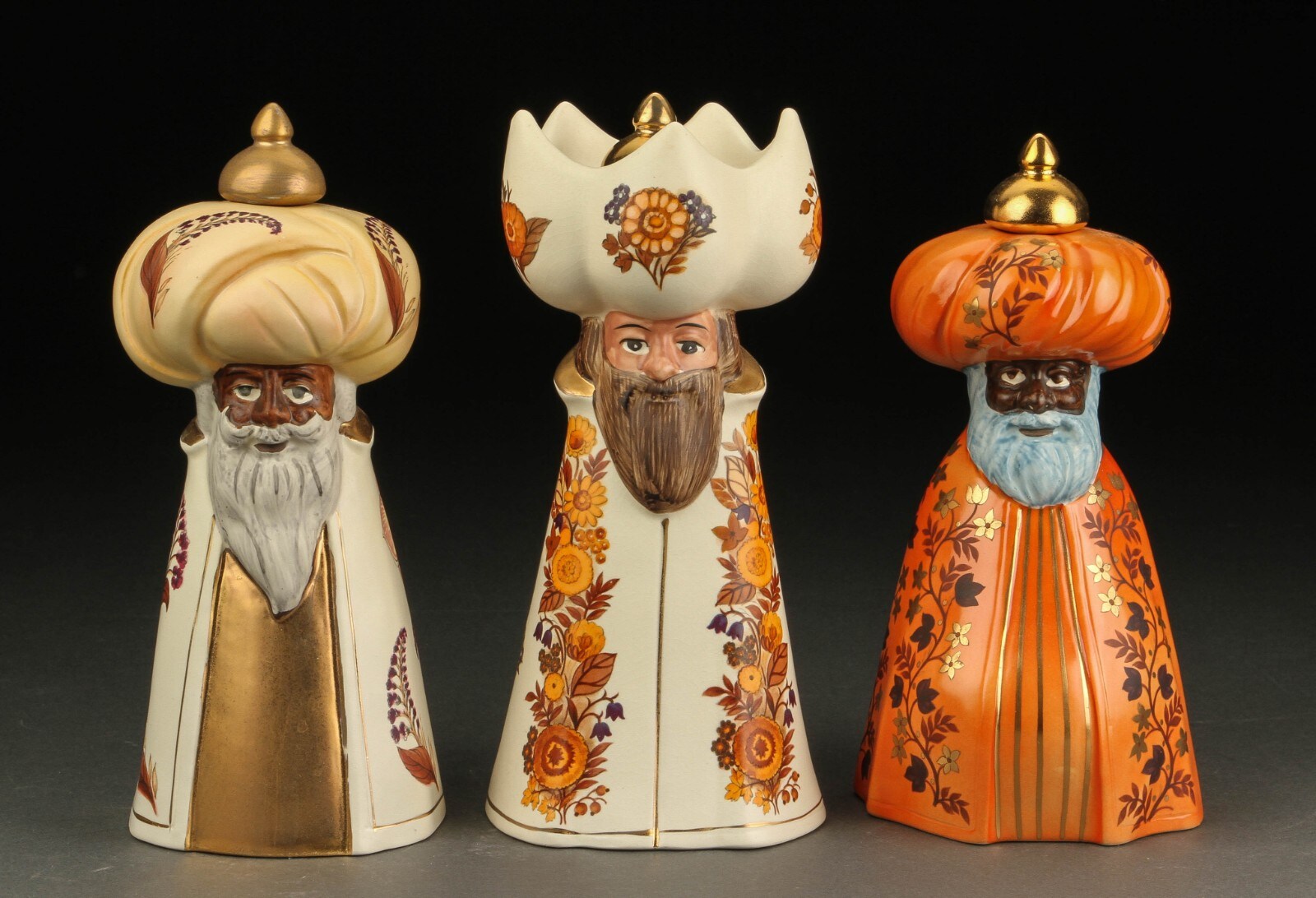 Mads Stage. De hellige tre konger figurer / stager af porcelæn (3 ...