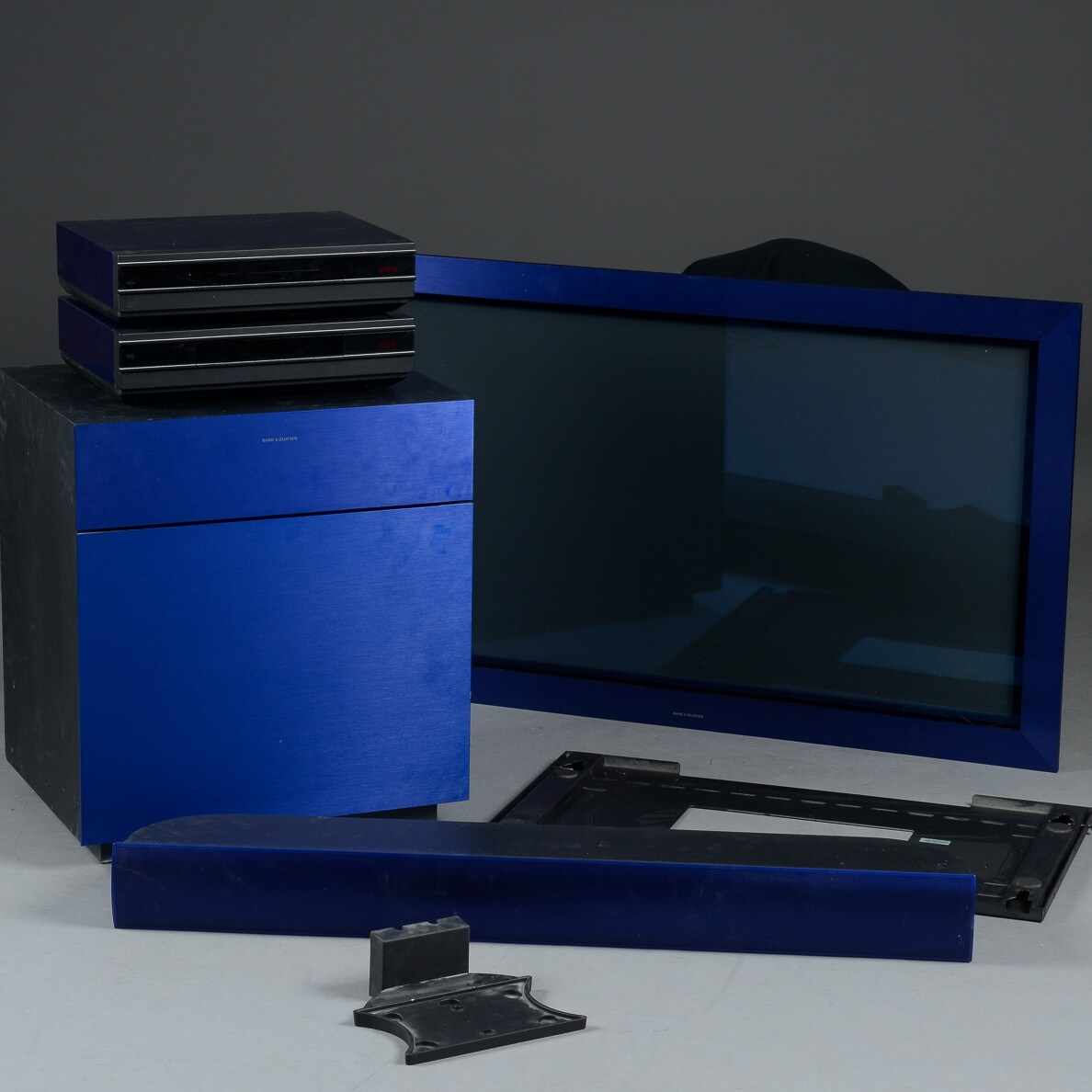 Bang & Olufsen. BeoVision 4-42'', BeoLab 7.1 højttaler, DVD-1 samt ...
