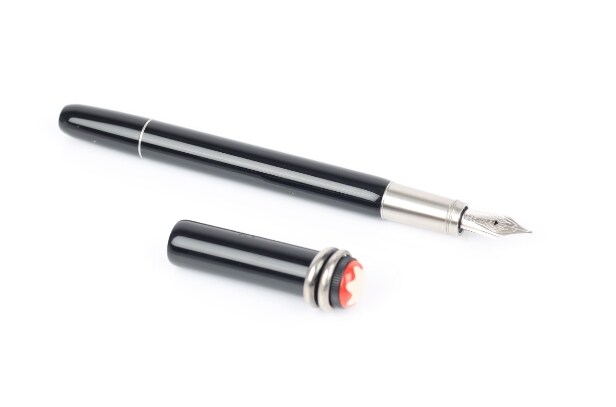 Montblanc: A Heritage 'Rouge et Noir' fountain pen. | Lauritz.com